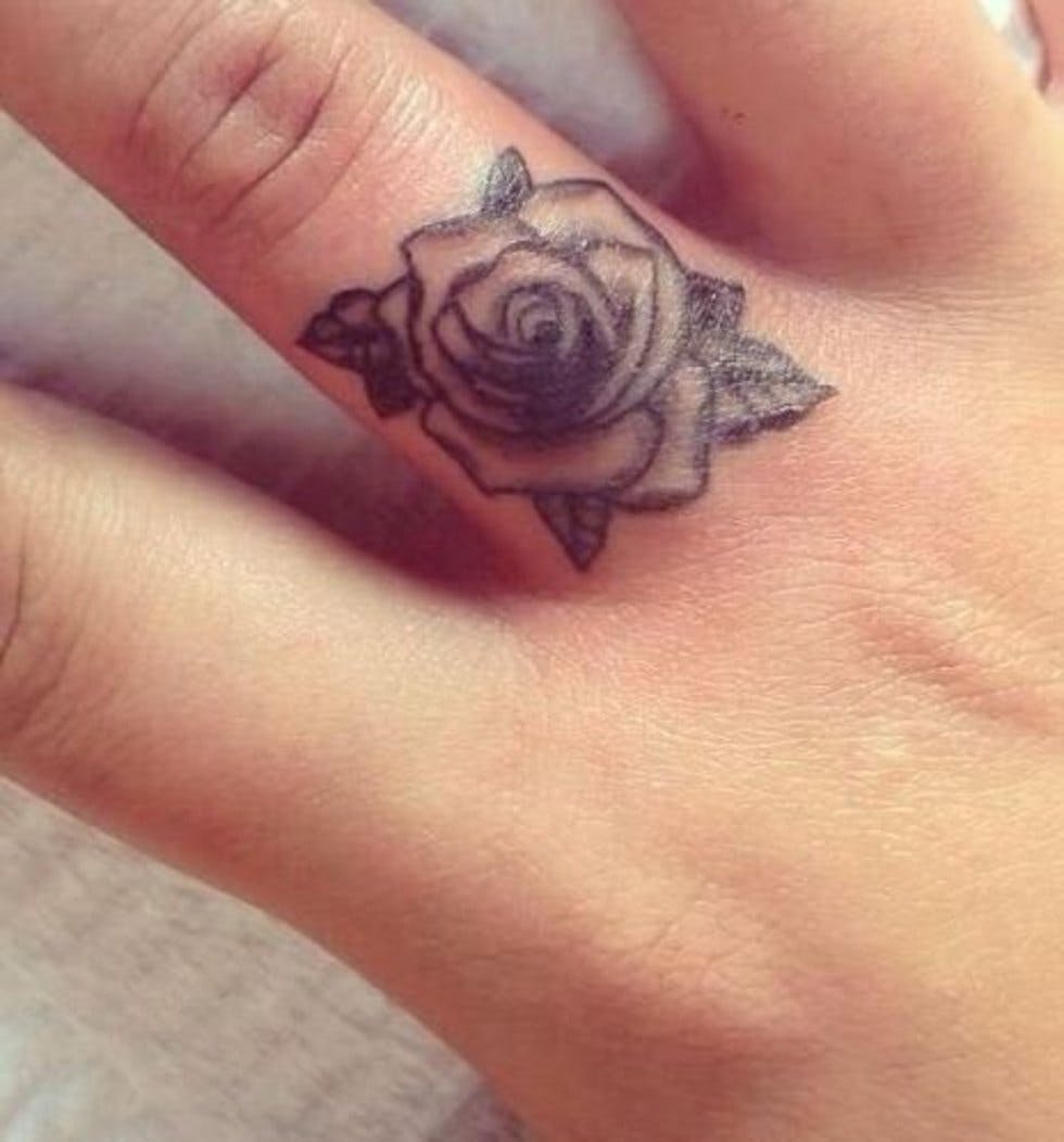 50 delicate and tiny finger tattoos to inspire your first (or next ...