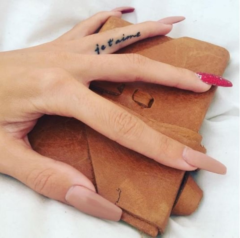 50 delicate and tiny finger tattoos to inspire your first (or next ...