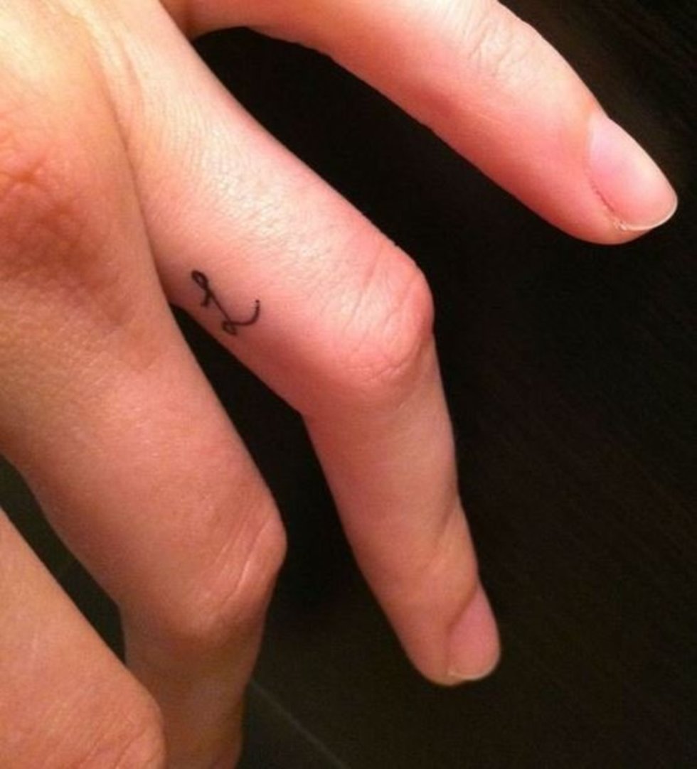 50 delicate and tiny finger tattoos to inspire your first (or next ...