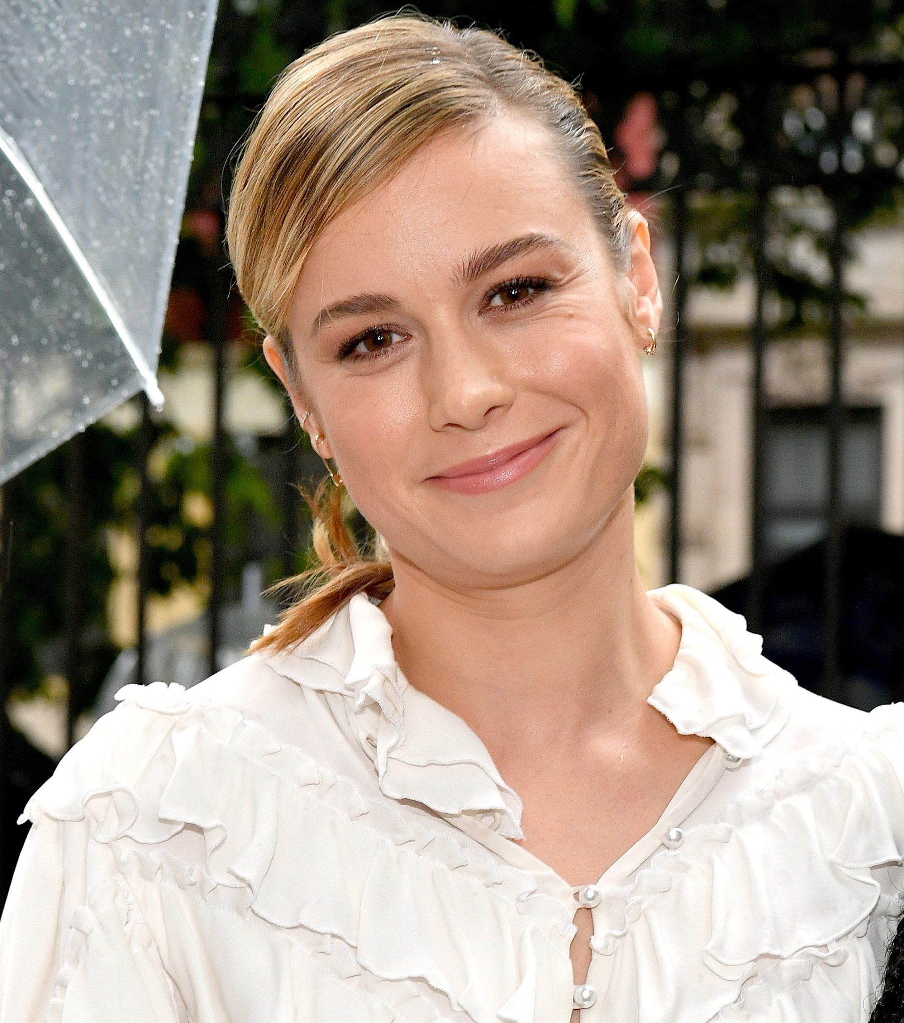 PSA: Please Stop Photoshopping Smiles Onto Captain Marvel : r ...